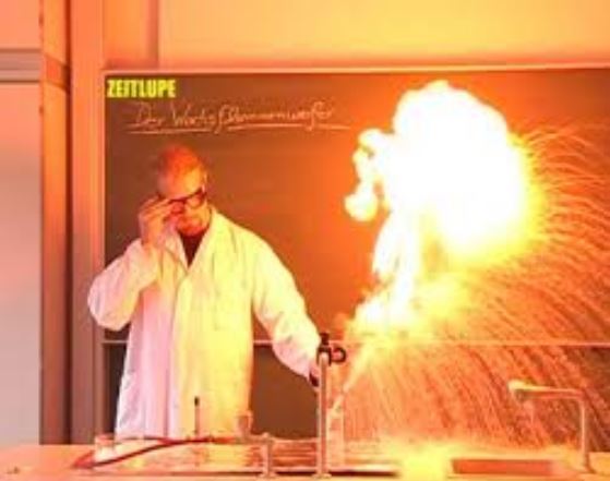 explosive chemistry experiment | Chemistry projects, Chemistry ...